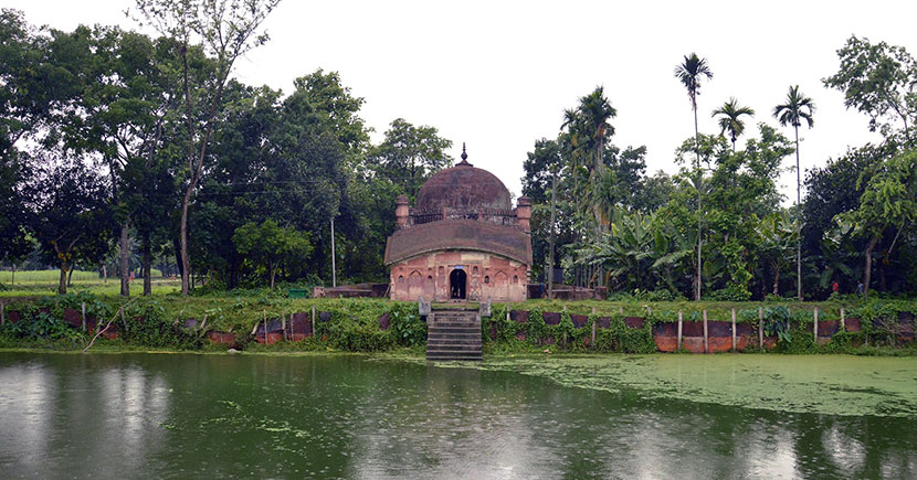 শেখ মাহমুদ শাহ মসজিদ, কিশোরগঞ্জ » আদার ব্যাপারী