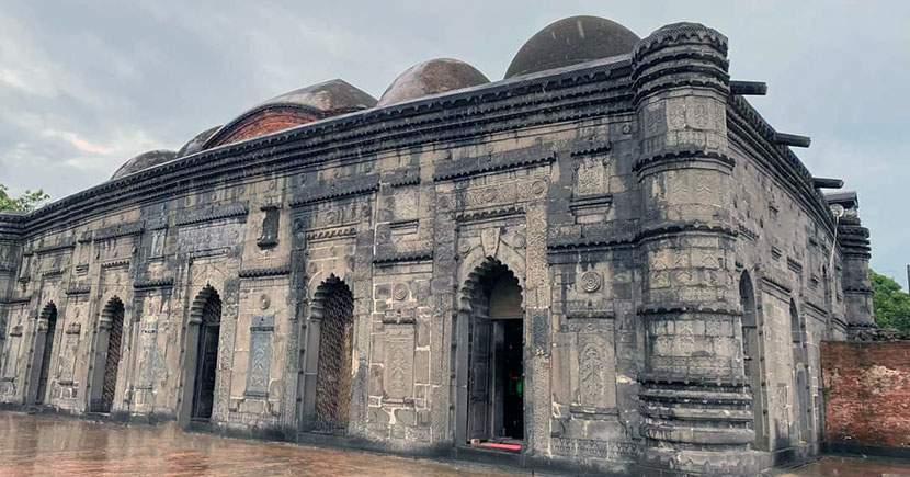 ছোট সোনা মসজিদ, চাঁপাইনবাবগঞ্জ » আদার ব্যাপারী